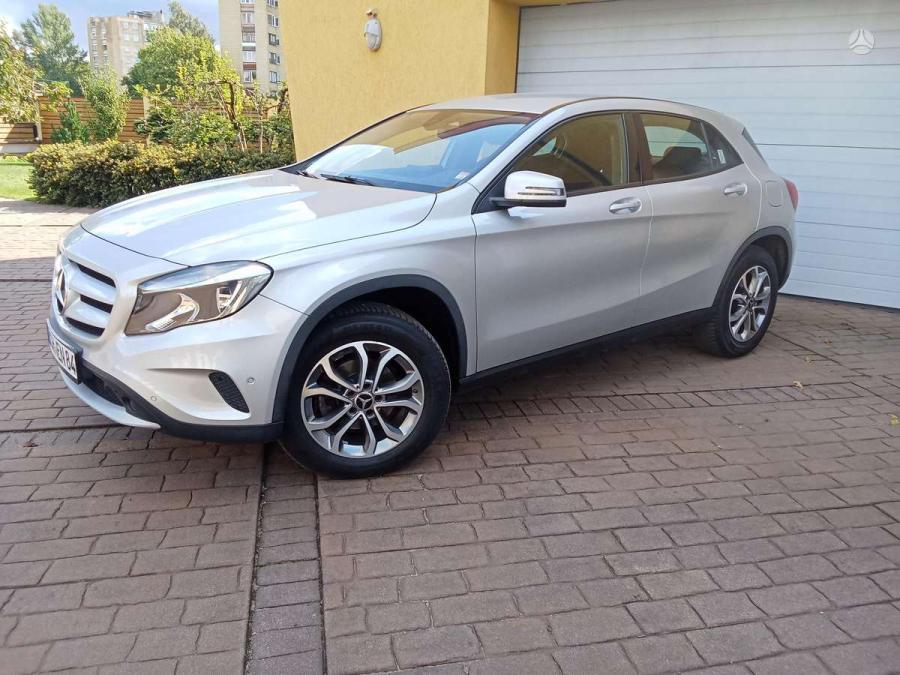 Pelēks Mercedes-Benz gla-220 2016 Kauņa, ar dzinēja tilpumu 2.14 L un nobraukumu 93 tūkst. km par 12900 €, foto 1 vietnē AUTOMOTO.COM.LV