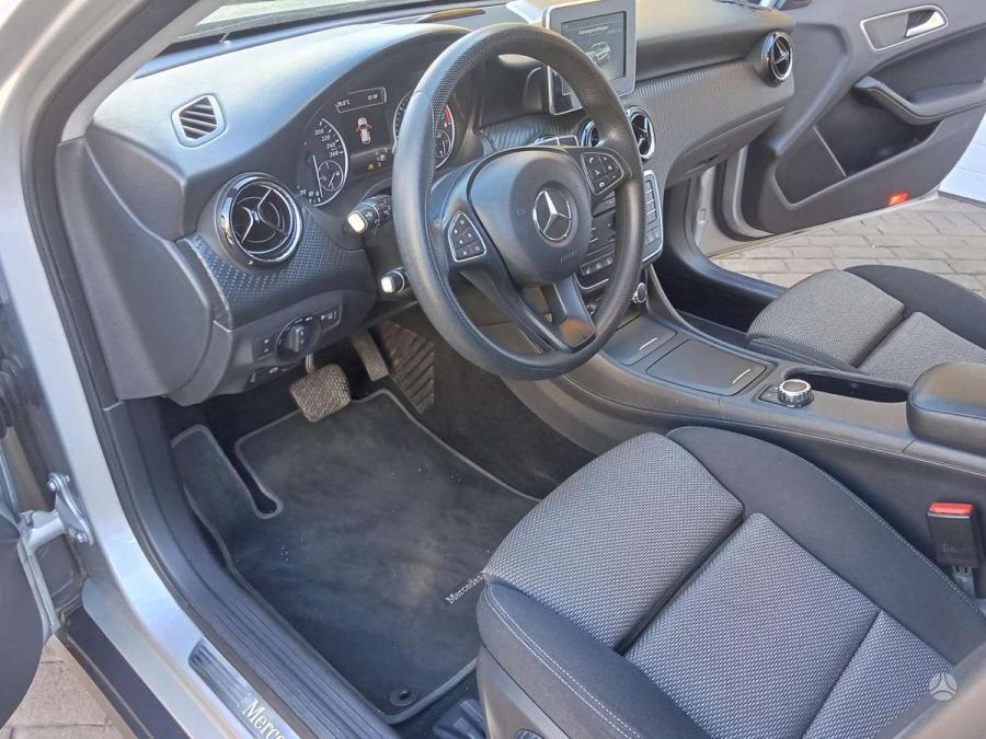 Pelēks Mercedes-Benz gla-220 2016 Kauņa, ar dzinēja tilpumu 2.14 L un nobraukumu 93 tūkst. km par 12900 €, foto 10 vietnē AUTOMOTO.COM.LV