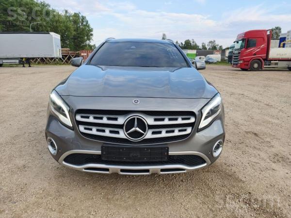 Grey Mercedes-Benz gla-220 2019 in Riga, with an engine capacity of 2.00 L and mileage of 89 thousand km for 21000 €, photo 3 on AUTOMOTO.COM.LV