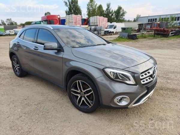 Grey Mercedes-Benz gla-220 2019 in Riga, with an engine capacity of 2.00 L and mileage of 89 thousand km for 21000 €, photo 4 on AUTOMOTO.COM.LV