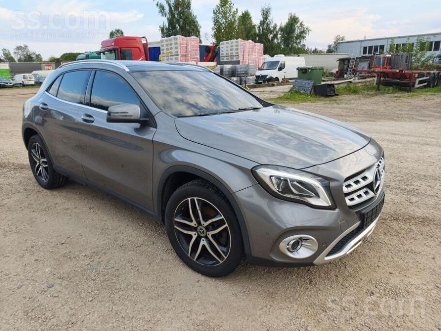 Grey Mercedes-Benz gla-220 2019 in Riga, with an engine capacity of 2.00 L and mileage of 89 thousand km for 21000 €, photo 4 on AUTOMOTO.COM.LV