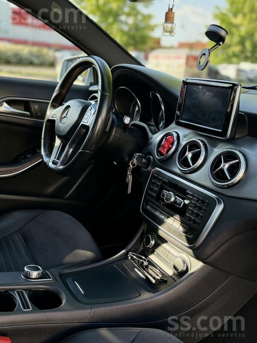 Grey Mercedes-Benz gla-220 2015 in Riga, with an engine capacity of 2.20 L and mileage of 146 thousand km for 15000 €, photo 4 on AUTOMOTO.COM.LV