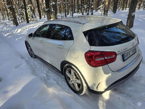 White Mercedes-Benz gla-220 2015 in Vilnius, with an engine capacity of 2.14 L and mileage of 161 thousand km for 13900 €, photo 4 on AUTOMOTO.COM.LV
