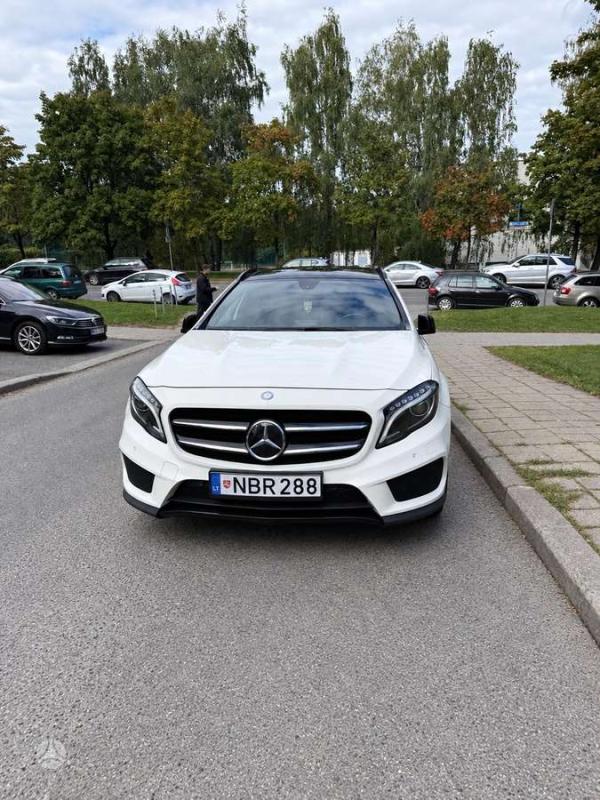 Белый Мерседес GLA 220 2015 в Вильнюс, объемом двигателя 2.14 л и пробегом 282 тыс. км за 14800 €, фото 3 на AUTOMOTO.COM.LV