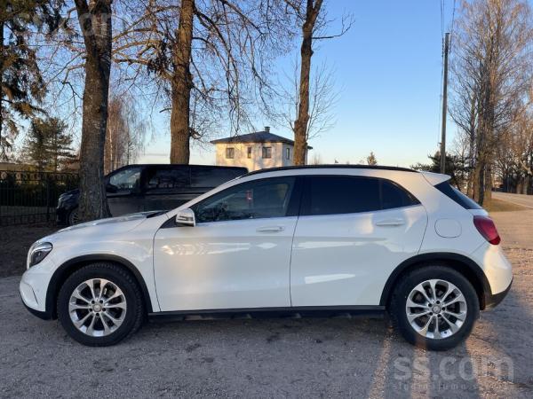 Белый Мерседес GLA 220 2016 в Рига, объемом двигателя 2.20 л и пробегом 220 тыс. км за 12990 €, фото 2 на AUTOMOTO.COM.LV