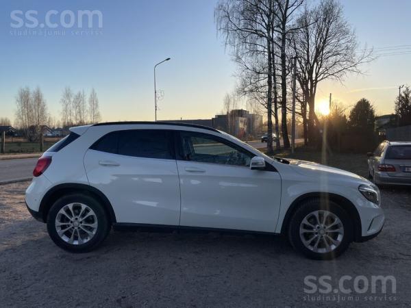 White Mercedes-Benz gla-220 2016 in Riga, with an engine capacity of 2.20 L and mileage of 220 thousand km for 12990 €, photo 6 on AUTOMOTO.COM.LV