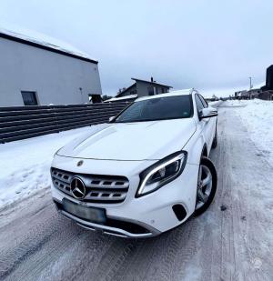 Белый Мерседес GLA 220 2018 в Вильнюс, объемом двигателя 2.14 л и пробегом 229 тыс. км за 15900 €, фото  на AUTOMOTO.COM.LV