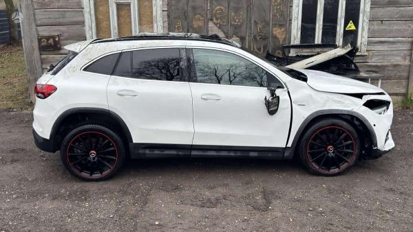 Balts Mercedes-Benz gla-220 2021 Jonava, ar dzinēja tilpumu 1.95 L un nobraukumu 11 tūkst. km par 14900 €, foto 8 vietnē AUTOMOTO.COM.LV