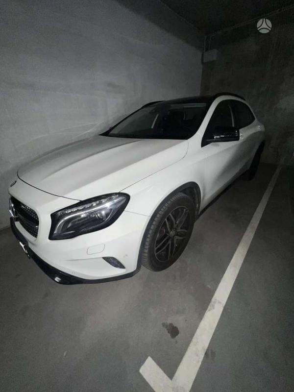 White Mercedes-Benz gla-220 2016 in Vilnius, with an engine capacity of 2.20 L and mileage of 290 thousand km for 11616 €, photo 1 on AUTOMOTO.COM.LV