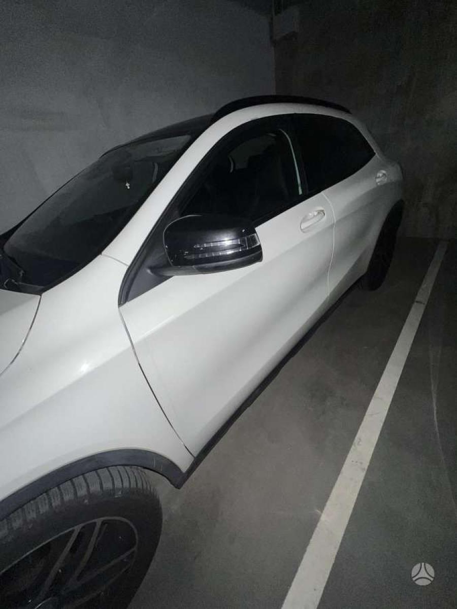 White Mercedes-Benz gla-220 2016 in Vilnius, with an engine capacity of 2.20 L and mileage of 290 thousand km for 11616 €, photo 3 on AUTOMOTO.COM.LV