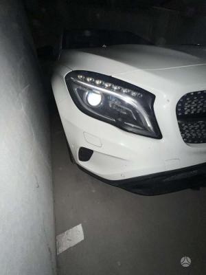 White Mercedes-Benz gla-220 2016 in Vilnius, with an engine capacity of 2.20 L and mileage of 290 thousand km for 11616 €, photo 5 on AUTOMOTO.COM.LV