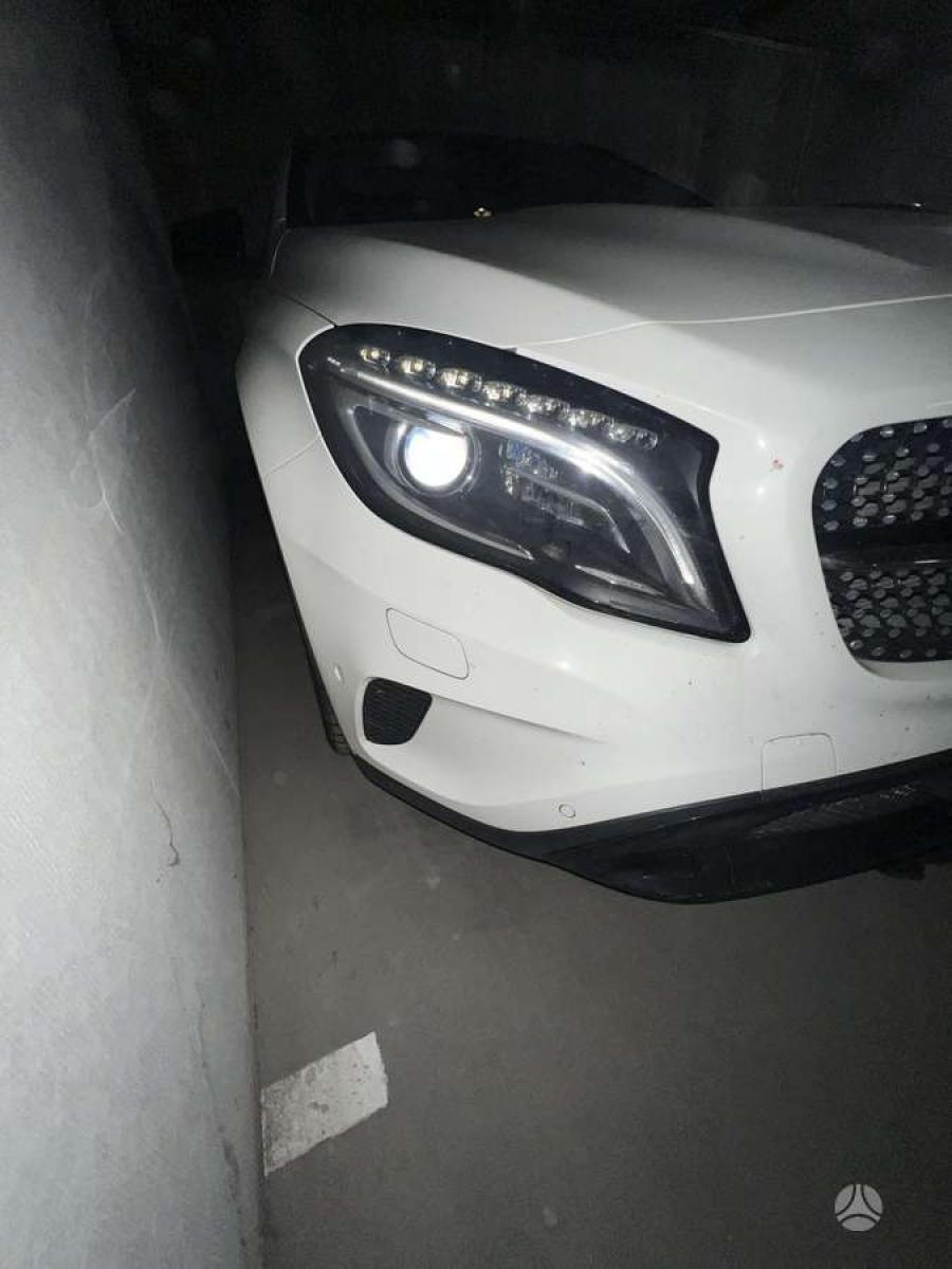 White Mercedes-Benz gla-220 2016 in Vilnius, with an engine capacity of 2.20 L and mileage of 290 thousand km for 11616 €, photo 5 on AUTOMOTO.COM.LV