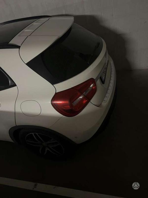 White Mercedes-Benz gla-220 2016 in Vilnius, with an engine capacity of 2.20 L and mileage of 290 thousand km for 11616 €, photo 5 on AUTOMOTO.COM.LV