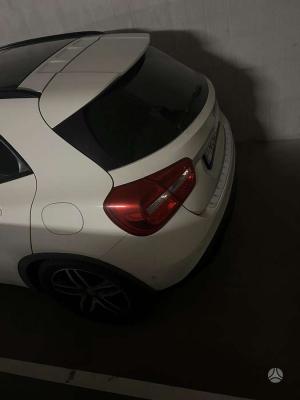 White Mercedes-Benz gla-220 2016 in Vilnius, with an engine capacity of 2.20 L and mileage of 290 thousand km for 11616 €, photo 6 on AUTOMOTO.COM.LV
