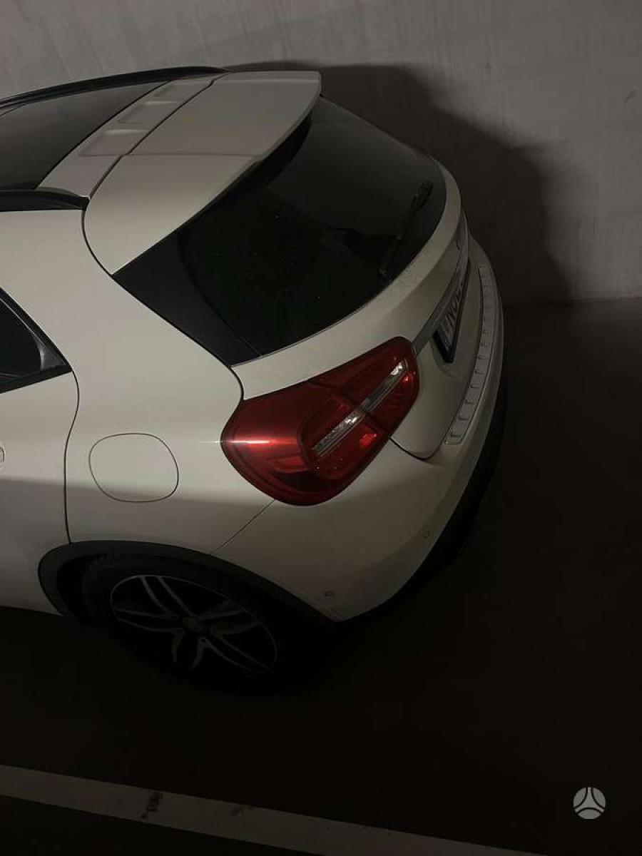 White Mercedes-Benz gla-220 2016 in Vilnius, with an engine capacity of 2.20 L and mileage of 290 thousand km for 11616 €, photo 6 on AUTOMOTO.COM.LV