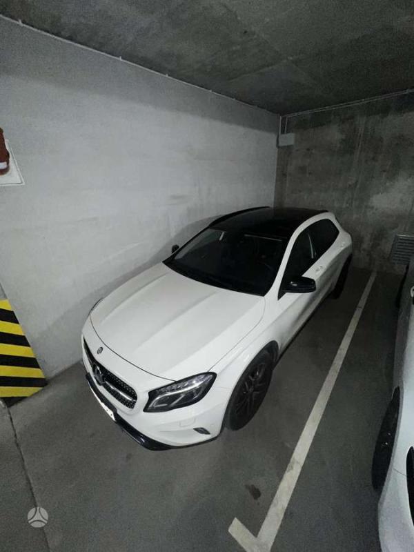 White Mercedes-Benz gla-220 2016 in Vilnius, with an engine capacity of 2.20 L and mileage of 290 thousand km for 11616 €, photo 7 on AUTOMOTO.COM.LV