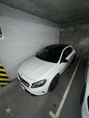 White Mercedes-Benz gla-220 2016 in Vilnius, with an engine capacity of 2.20 L and mileage of 290 thousand km for 11616 €, photo 8 on AUTOMOTO.COM.LV