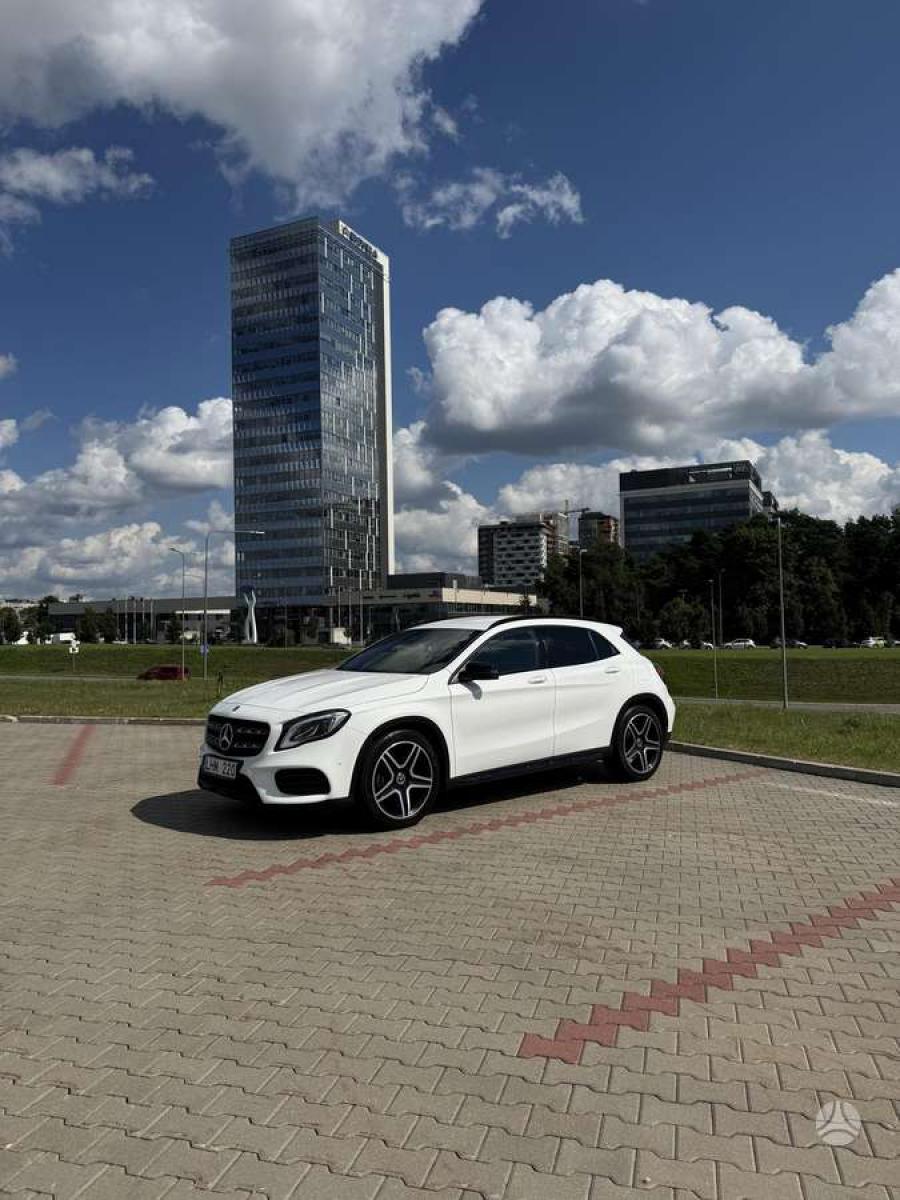 White Mercedes-Benz gla-220 2019 in Vilnius, with an engine capacity of 1.99 L and mileage of 63 thousand km for 19700 €, photo 1 on AUTOMOTO.COM.LV