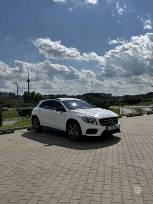 White Mercedes-Benz gla-220 2019 in Vilnius, with an engine capacity of 1.99 L and mileage of 63 thousand km for 19700 €, photo 3 on AUTOMOTO.COM.LV