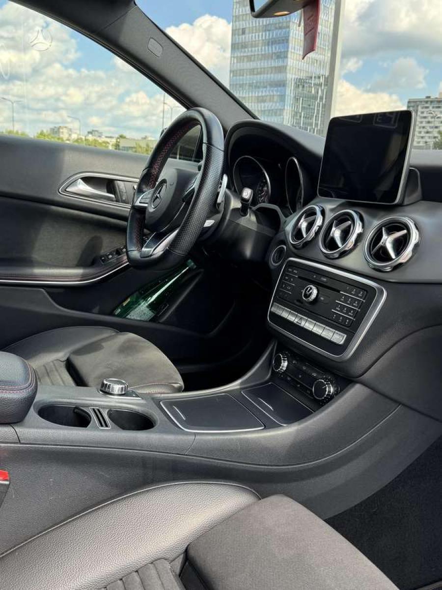 White Mercedes-Benz gla-220 2019 in Vilnius, with an engine capacity of 1.99 L and mileage of 63 thousand km for 19700 €, photo 4 on AUTOMOTO.COM.LV