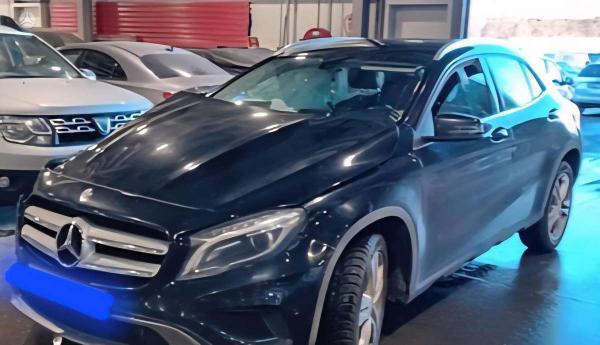 Melns Mercedes-Benz GLA 250 2015 Kėdainiai, ar dzinēja tilpumu 2.00 L un nobraukumu 190 tūkst. km par 8800 €, foto 1 vietnē AUTOMOTO.COM.LV