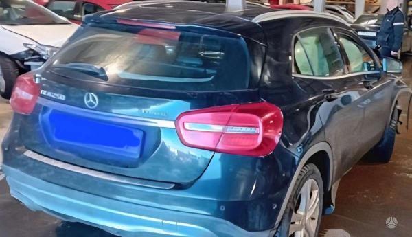 Melns Mercedes-Benz GLA 250 2015 Kėdainiai, ar dzinēja tilpumu 2.00 L un nobraukumu 190 tūkst. km par 8800 €, foto 4 vietnē AUTOMOTO.COM.LV