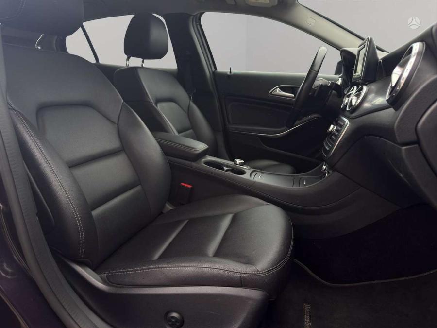 Melns Mercedes-Benz GLA 250 2015 Kauņa, ar dzinēja tilpumu 2.00 L un nobraukumu 85 tūkst. km par 15900 €, foto 9 vietnē AUTOMOTO.COM.LV