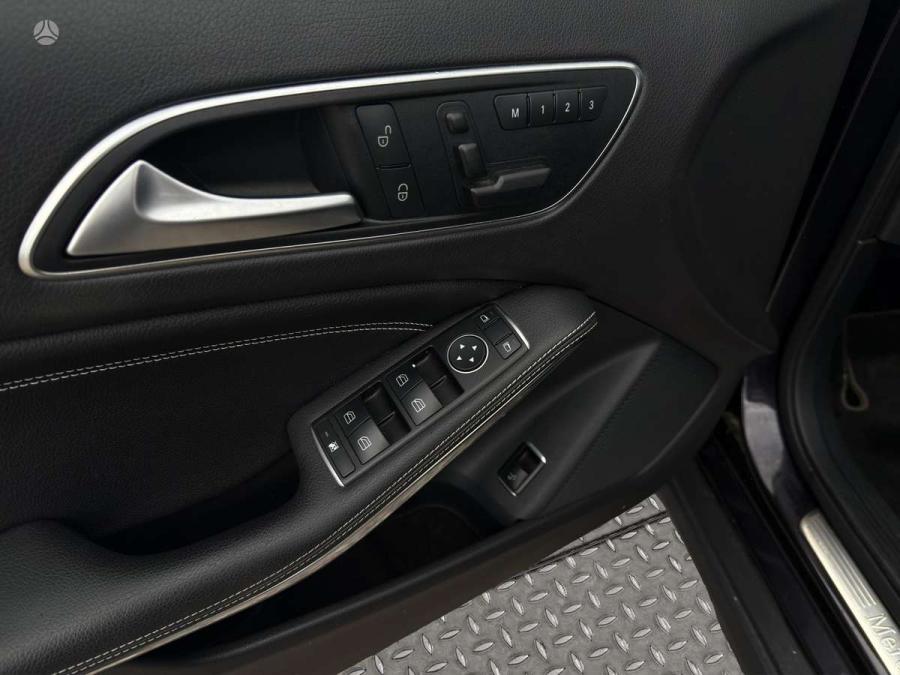 Melns Mercedes-Benz GLA 250 2015 Kauņa, ar dzinēja tilpumu 2.00 L un nobraukumu 85 tūkst. km par 15900 €, foto 15 vietnē AUTOMOTO.COM.LV