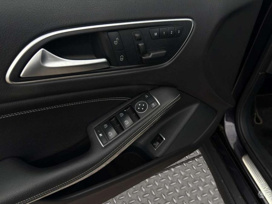 Черный Мерседес GLA 250 2015 в Каунас, объемом двигателя 2.00 л и пробегом 85 тыс. км за 15900 €, фото 15 на AUTOMOTO.COM.LV