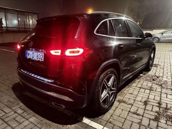 Черный Мерседес GLA 250 2021 в Вильнюс, объемом двигателя 1.99 л и пробегом 48 тыс. км за 30900 €, фото 3 на AUTOMOTO.COM.LV