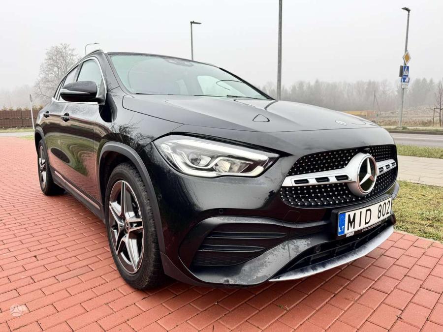 Black Mercedes-Benz GLA 250 2021 in Vilnius, with an engine capacity of 1.99 L and mileage of 48 thousand km for 29900 €, photo 6 on AUTOMOTO.COM.LV