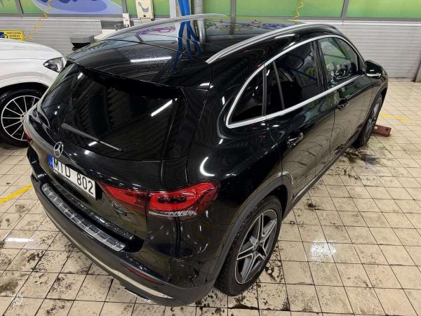 Black Mercedes-Benz GLA 250 2021 in Vilnius, with an engine capacity of 1.99 L and mileage of 49 thousand km for 29900 €, photo 7 on AUTOMOTO.COM.LV