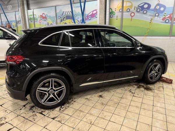 Black Mercedes-Benz GLA 250 2021 in Vilnius, with an engine capacity of 1.99 L and mileage of 49 thousand km for 29900 €, photo 8 on AUTOMOTO.COM.LV