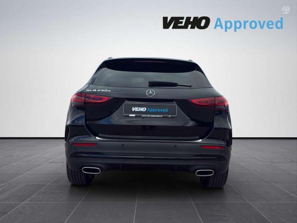 Black Mercedes-Benz GLA 250 2021 in Kaunas, with an engine capacity of 1.33 L and mileage of 73 thousand km for 33900 €, photo 5 on AUTOMOTO.COM.LV