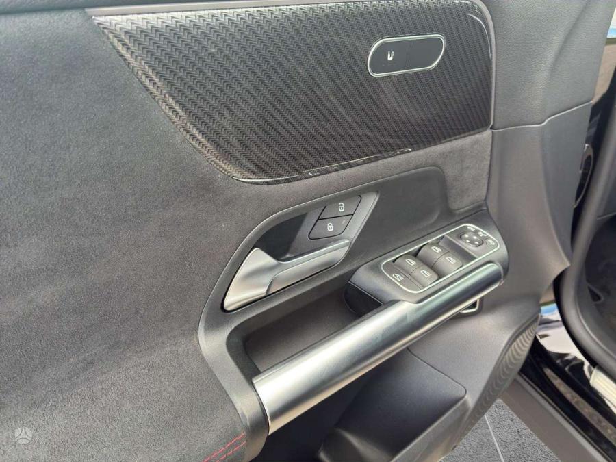 Melns Mercedes-Benz GLA 250 2021 Kauņa, ar dzinēja tilpumu 1.33 L un nobraukumu 73 tūkst. km par 33900 €, foto 17 vietnē AUTOMOTO.COM.LV