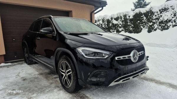 Black Mercedes-Benz GLA 250 2022 in Taurage, with an engine capacity of 1.30 L and mileage of 40 thousand km for 17600 €, photo 1 on AUTOMOTO.COM.LV