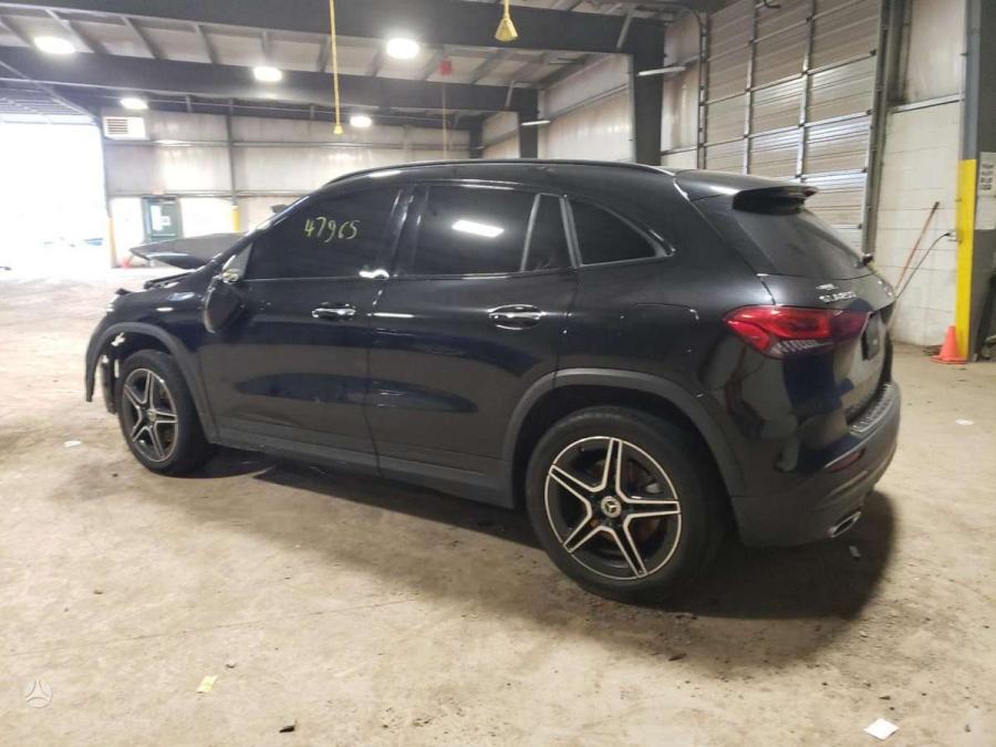 Черный Мерседес GLA 250 2022 в Мариямполе, объемом двигателя 1.99 л и пробегом 77 тыс. км за 12000 €, фото 3 на AUTOMOTO.COM.LV