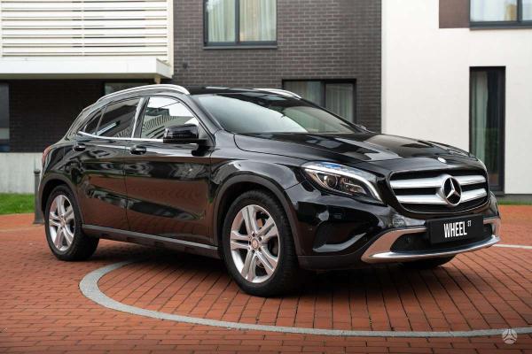 Black Mercedes-Benz GLA 250 2014 in Vilnius, with an engine capacity of 1.99 L and mileage of 98 thousand km for 12990 €, photo 2 on AUTOMOTO.COM.LV