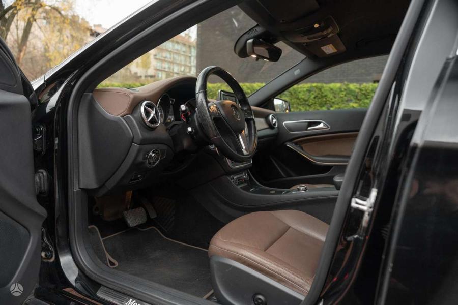 Black Mercedes-Benz GLA 250 2014 in Vilnius, with an engine capacity of 1.99 L and mileage of 98 thousand km for 12990 €, photo 12 on AUTOMOTO.COM.LV