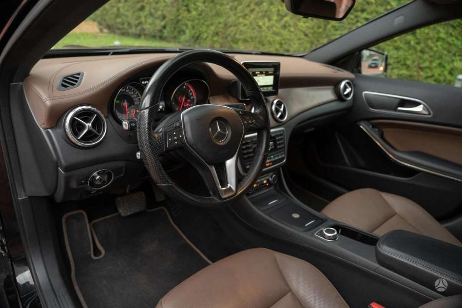 Black Mercedes-Benz GLA 250 2014 in Vilnius, with an engine capacity of 1.99 L and mileage of 98 thousand km for 12990 €, photo 13 on AUTOMOTO.COM.LV