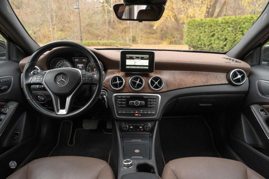 Black Mercedes-Benz GLA 250 2014 in Vilnius, with an engine capacity of 1.99 L and mileage of 98 thousand km for 12990 €, photo 14 on AUTOMOTO.COM.LV