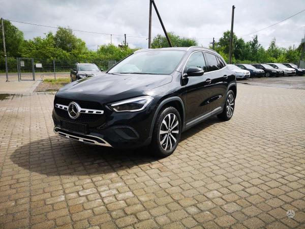 Черный Мерседес GLA 250 2022 в Радвилишкис, объемом двигателя 1.33 л и пробегом 32 тыс. км за 27900 €, фото 2 на AUTOMOTO.COM.LV