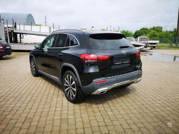 Черный Мерседес GLA 250 2022 в Радвилишкис, объемом двигателя 1.33 л и пробегом 32 тыс. км за 27900 €, фото 4 на AUTOMOTO.COM.LV