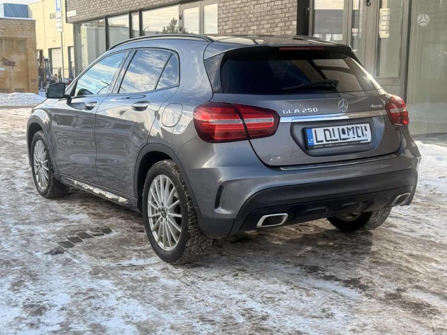 Grey Mercedes-Benz GLA 250 2017 in Kaunas, with an engine capacity of 1.99 L and mileage of 92 thousand km for 14590 €, photo 3 on AUTOMOTO.COM.LV