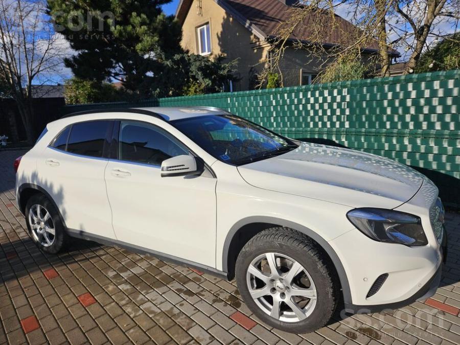 White Mercedes-Benz GLA 250 2015 in Liepaja, with an engine capacity of 2.00 L and mileage of 65 thousand km for 16200 €, photo 1 on AUTOMOTO.COM.LV