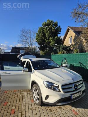 White Mercedes-Benz GLA 250 2015 in Liepaja, with an engine capacity of 2.00 L and mileage of 65 thousand km for 16200 €, photo 7 on AUTOMOTO.COM.LV