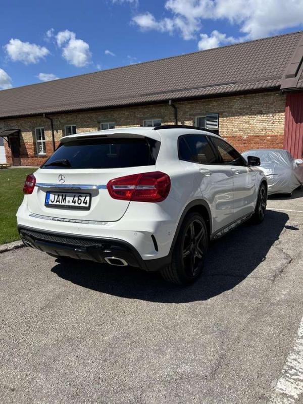 Белый Мерседес GLA 250 2015 в Шяуляй, объемом двигателя 1.99 л и пробегом 139 тыс. км за 14600 €, фото 4 на AUTOMOTO.COM.LV