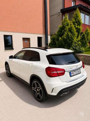 White Mercedes-Benz GLA 250 2016 in Plunge, with an engine capacity of 1.99 L and mileage of 156 thousand km for 15500 €, photo 5 on AUTOMOTO.COM.LV