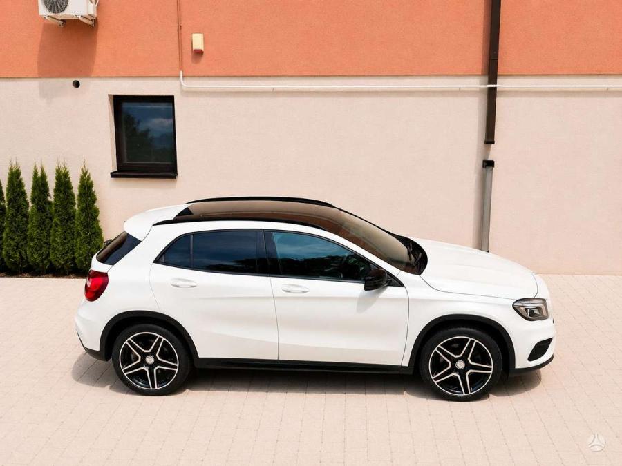 White Mercedes-Benz GLA 250 2016 in Plunge, with an engine capacity of 1.99 L and mileage of 156 thousand km for 15500 €, photo 8 on AUTOMOTO.COM.LV