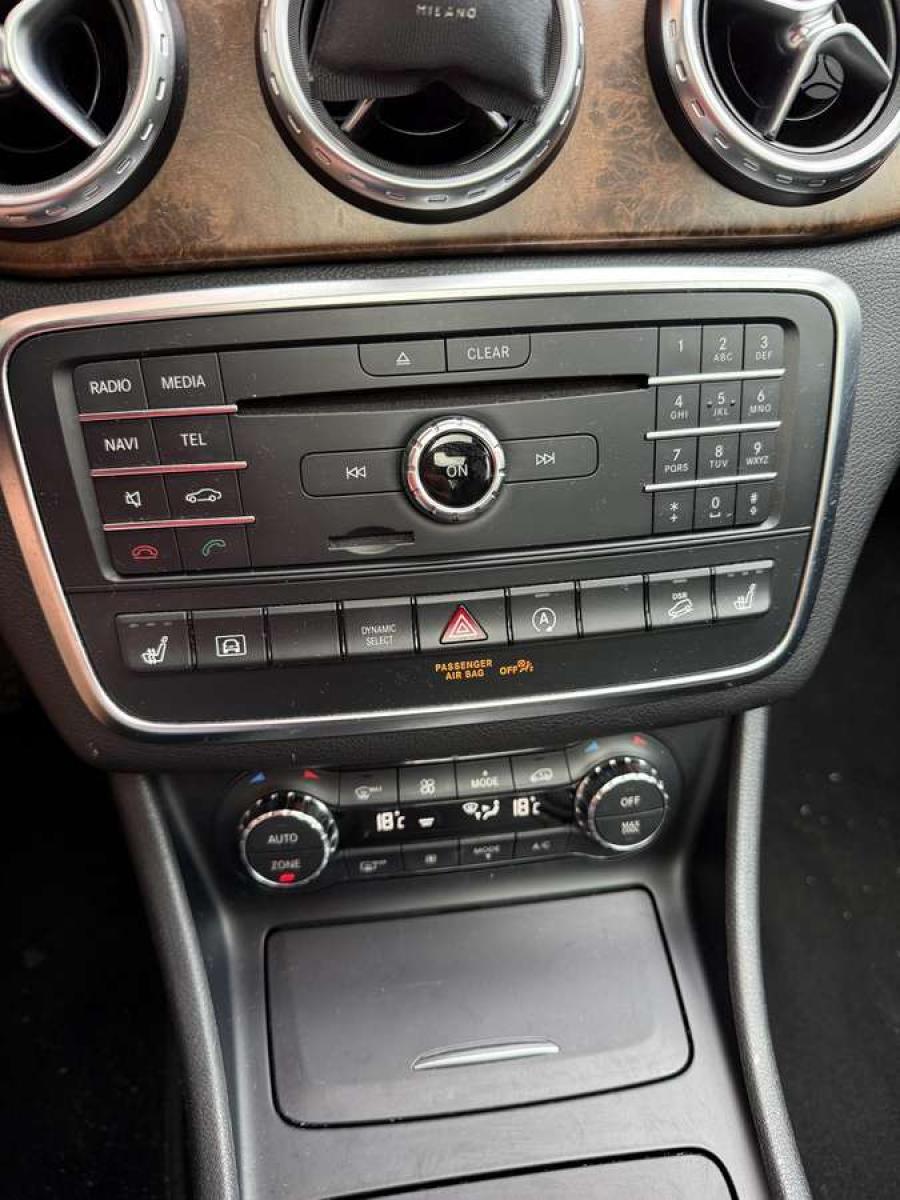 White Mercedes-Benz GLA 250 2016 in Plunge, with an engine capacity of 1.99 L and mileage of 156 thousand km for 15500 €, photo 11 on AUTOMOTO.COM.LV